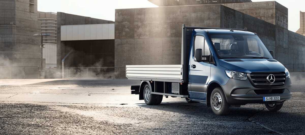 De Mercedes-Benz Sprinter Chassiscabine met open laadbak | AGAM