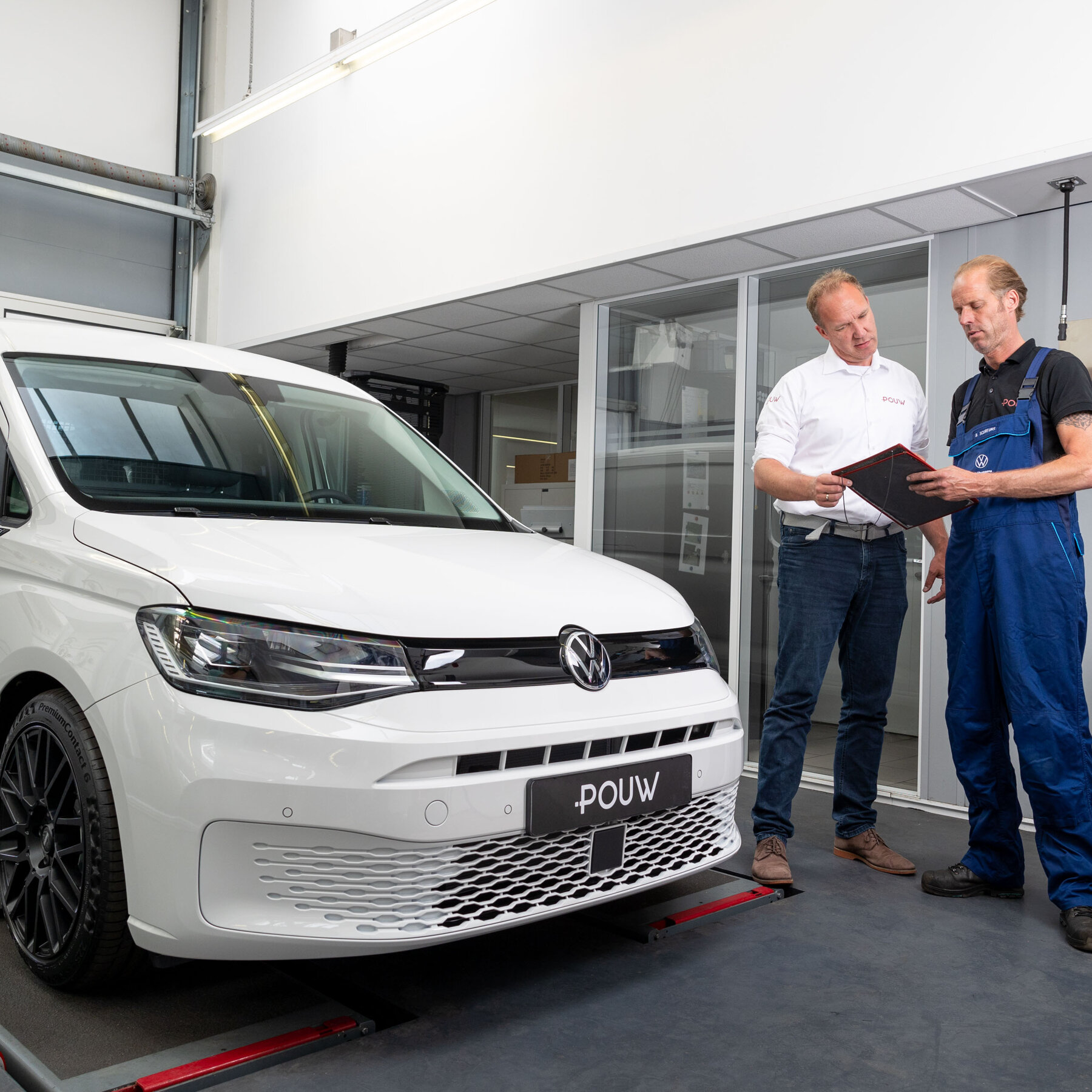 Een Volkswagen Bedrijfswagens onderhoudsbeurt bij Pouw